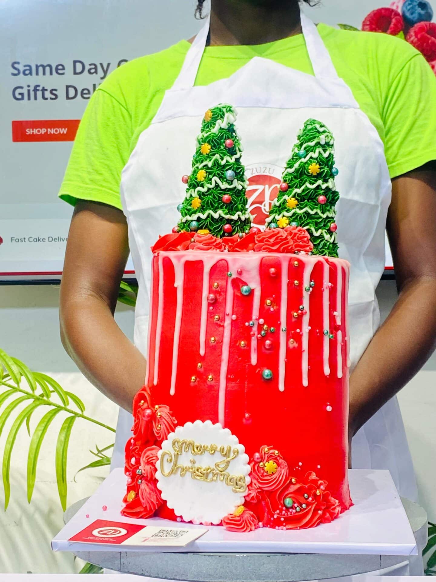 Oswald Xmas Cake - Fast Christmas cake Delivery